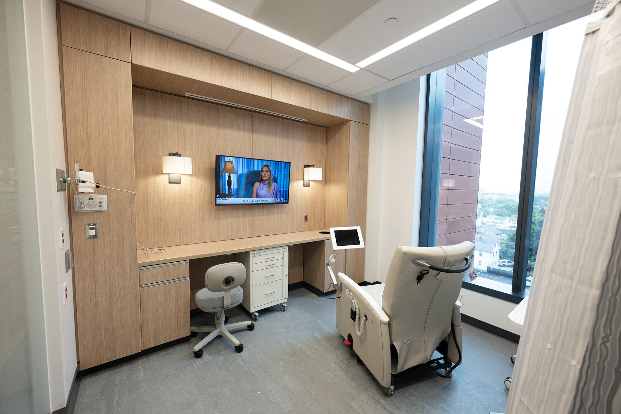 A Game-Changer for Patients: New Freestanding Cancer Hospital Brings ...