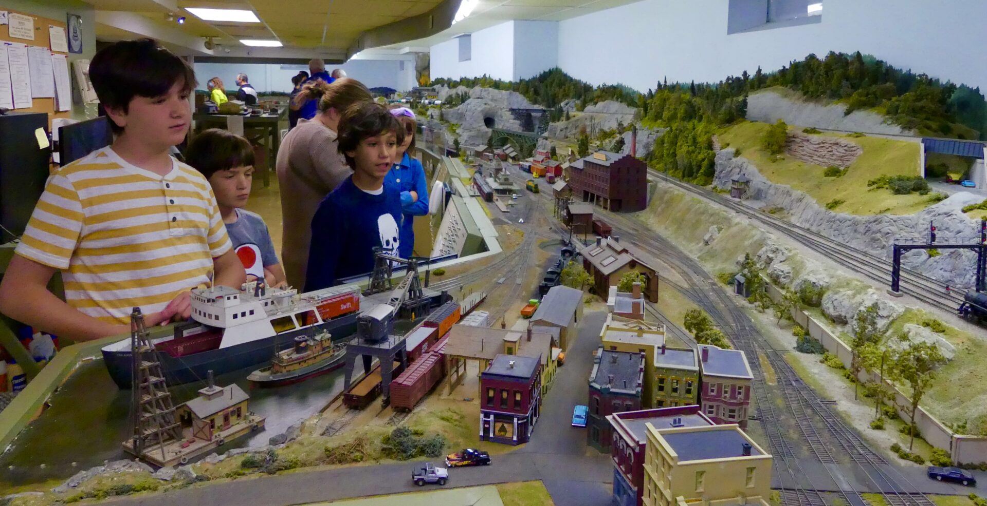 Take the Kids to a Holiday Train Show in New Jersey - NJ Family